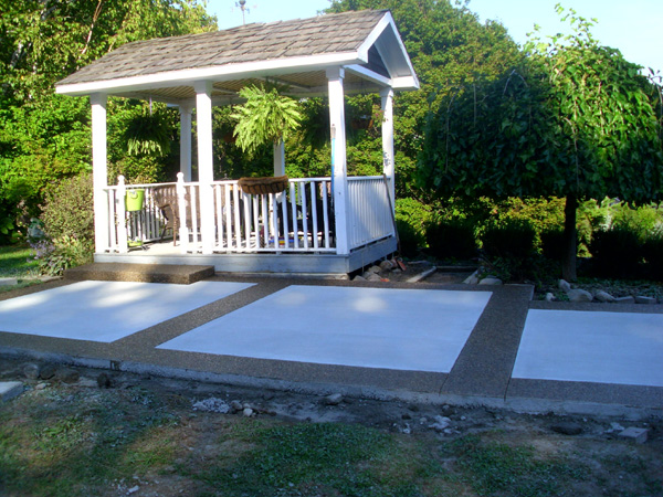 Decorative Patio Exposed Aggregate, Davisburg MI - Cumming Concrete